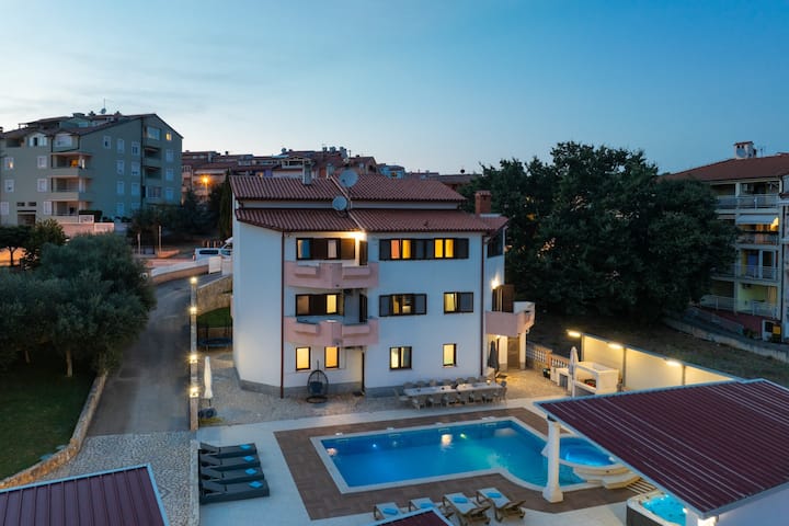Villa Lealeana In Pula - Pula