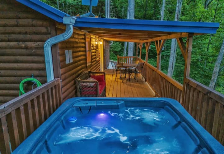 Bigfoot Bungalow | Hot Tub · Secluded Rrg Retreat - Slade, KY