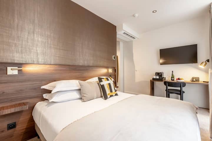 Le Madame By Sweett | Superior Double Room - Paris