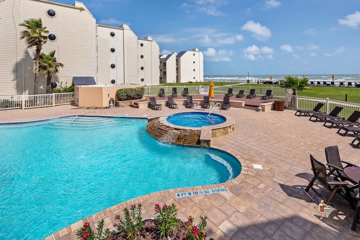 Resort-style Stay: Beach, Pools & Balcony - South Padre Island
