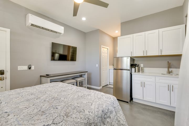 6 Mi To Coachella Festival: Serene Studio - Indio, CA