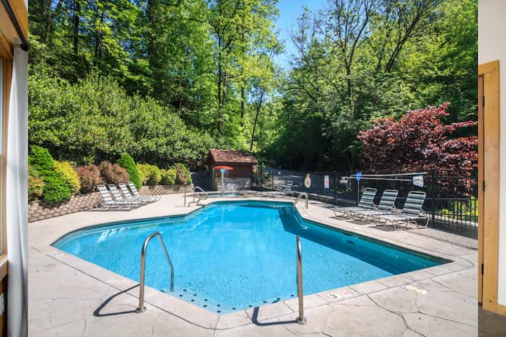 4 Bedrooms-views-amenities-resort Pool! - Gatlinburg, TN