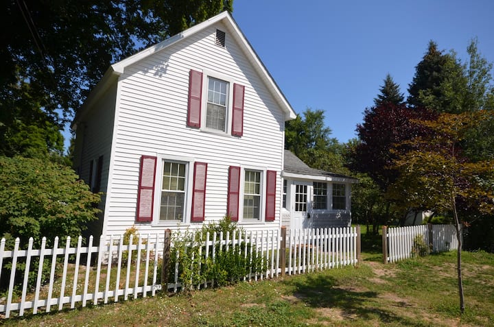 Centennial Home In Empire. Walk To The Beach. - Glen Arbor, MI