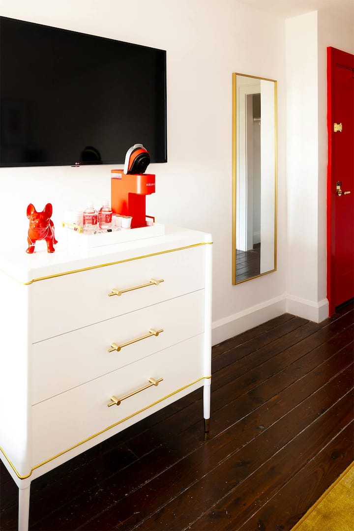 Intimate Escape Across From The Vendue - Charleston, SC