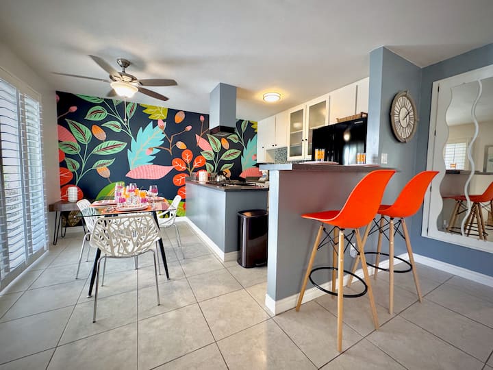 Poolside Bliss: Stylish Remodeled Getaway - Palm Springs, CA