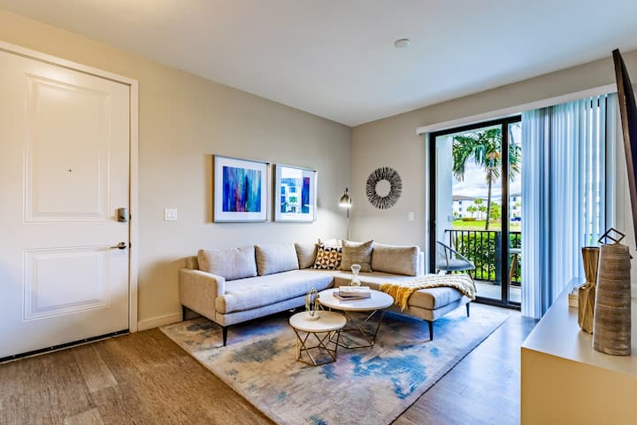 Fort Myers 2br Condo | Pool & Bbq Area - Estero