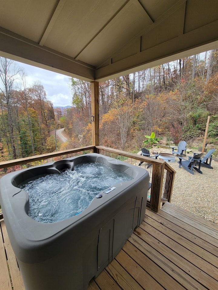 Romantic Getaway Starts Here! Views, Dog Friendly, - Cherokee, NC