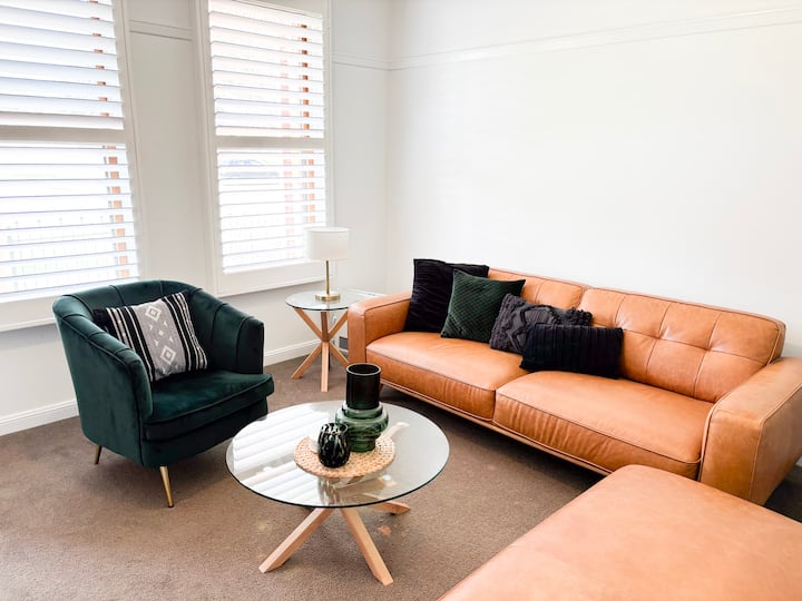 The Travers Townhouse – Central Comfort - Wagga Wagga