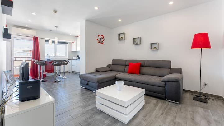 Red Velvet 1 Bdr Flat With Balcony By Lovelystay - Portimão