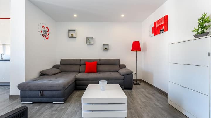 Red Velvet 1 Bdr Flat With Balcony By Lovelystay - Portimão