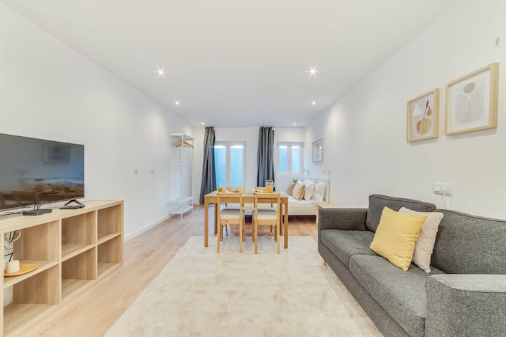 Central Charming Apartment W/private Patio - Lumiar