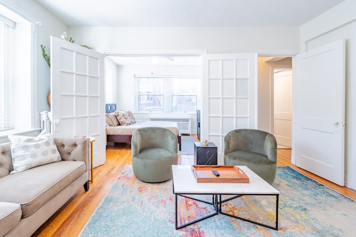 Stylish Central In Arts District - Kansas City, MO