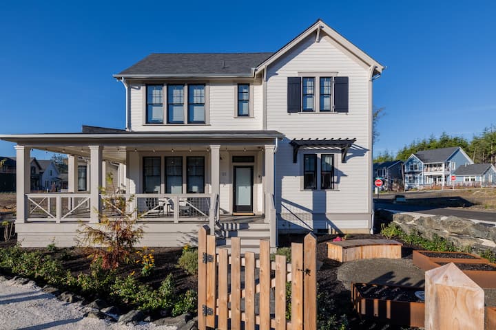 *New* Holiday House: Hot Tub - Moclips, WA