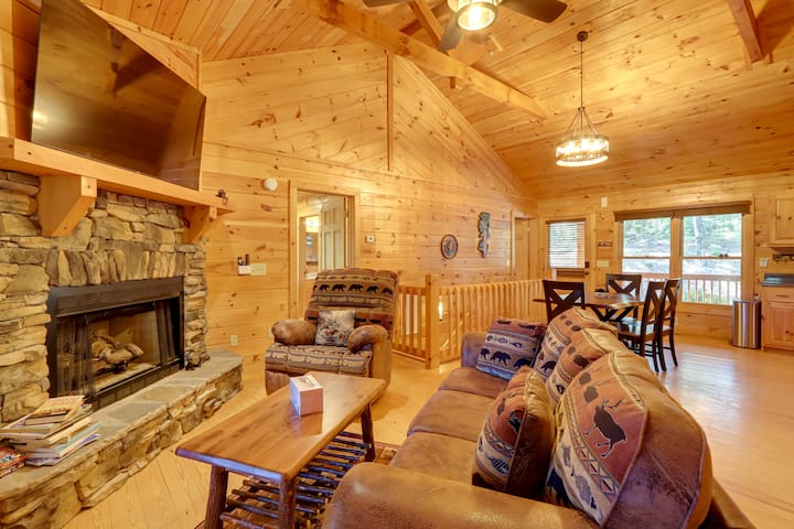 Hot Tub & Fire Pit: Secluded Blue Ridge Cabin! - Blue Ridge, GA