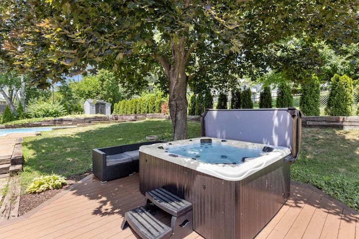 Andy's House *Hot Tub* *Arcade* *Theatre* - Rockford