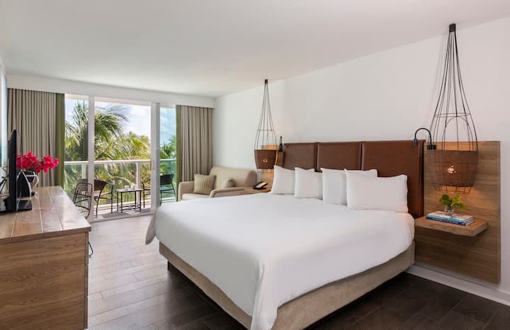 Coastal Comfort! Swimming Pool, Free Parking! - Islamorada, FL