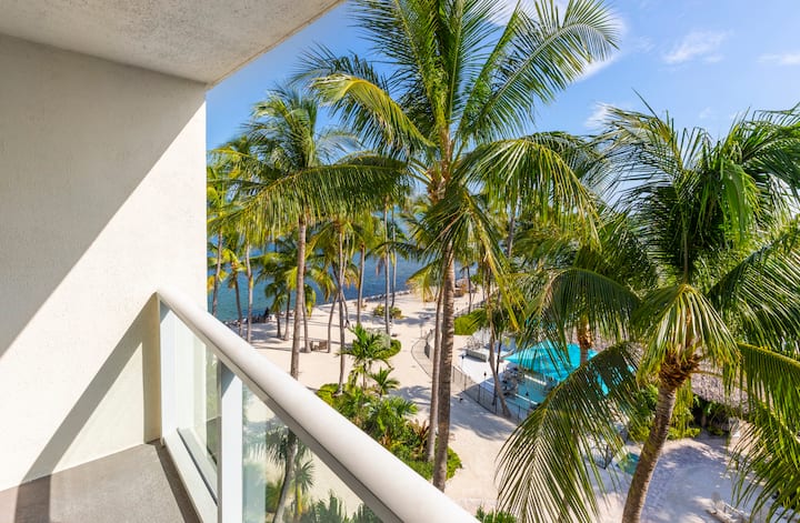 Serenity Sands! Free Parking, Swimming Pool! - Islamorada
