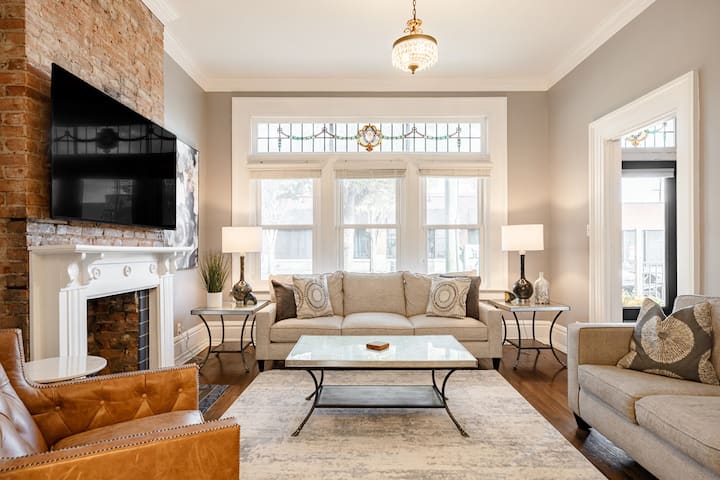 Luxury Urban Mansion | Walk To All + Easy Parking - Cincinnati