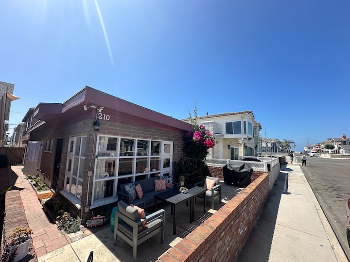 Beach Bungalow | Block To Beach | Entry To Balboa Peninsula - Newport Beach, CA