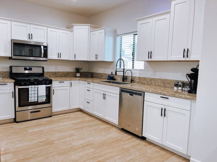 New Build! Pool | 3bd | 2ba | Sleeps 7 | Views - Fort Mohave, AZ