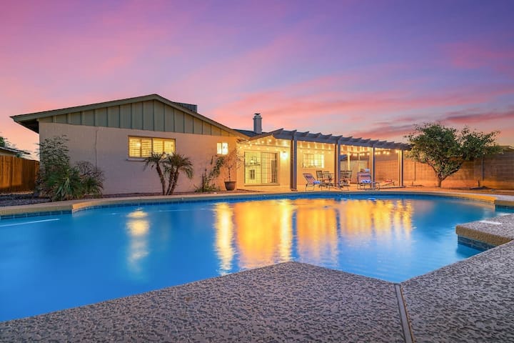 Resort-style Living, Private Pool, Game Room Haven - Tempe, AZ