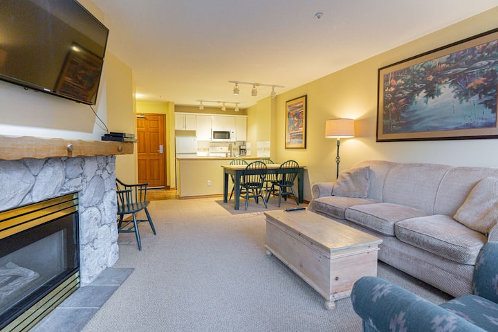 Aspens #303 Prime Ski-in Ski-out! Pool, Hot Tubs - Whistler