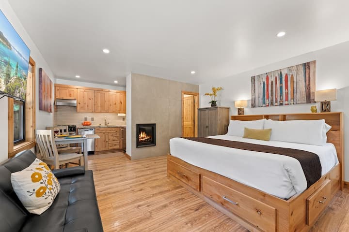 Petite And Perfect Studio With Kitchen & Fireplace - Tahoe Vista, CA
