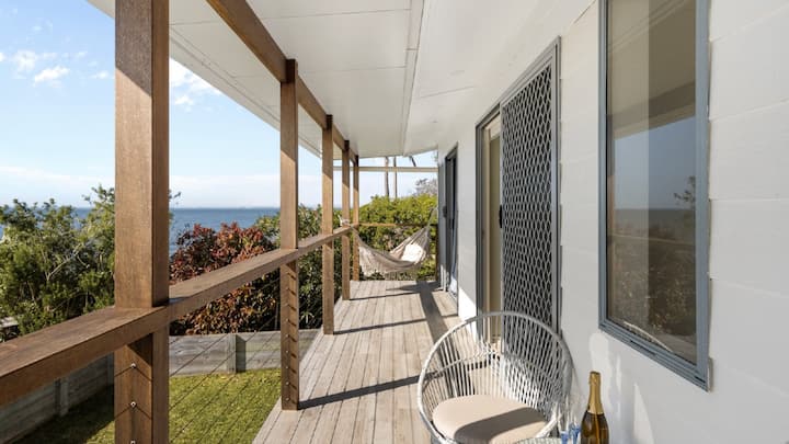 'Tranquil Beachfront Retreat' - Redcliffe