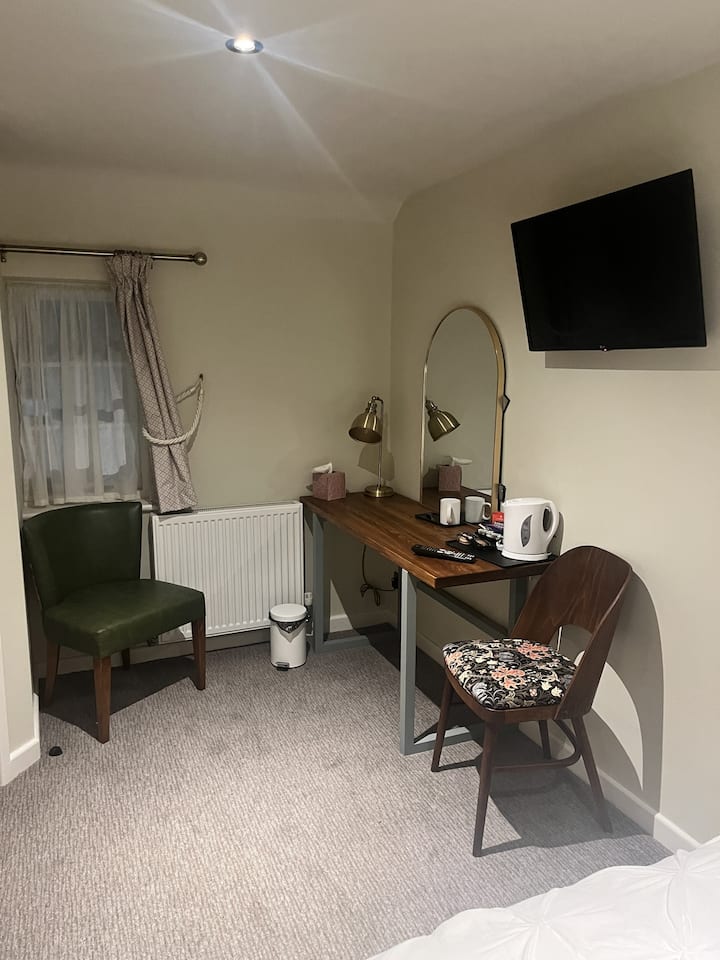 En-suite Double Room With Shower - Lutterworth