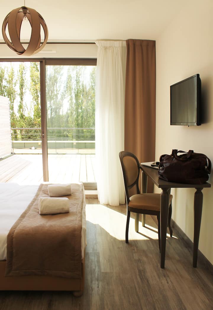 Peaceful Getaway | Studio W/ Terrace, Pool - Éguilles