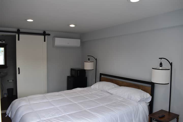 Tannersville Village On Sawmill Creek Room #4- 1 Q - Tannersville, NY