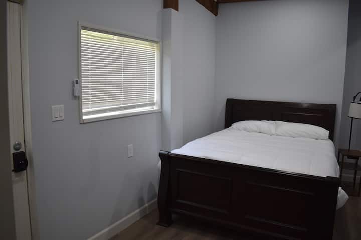 Tannersville Villageon Sawmill Creek Room #9- 1 Qu - Tannersville, NY