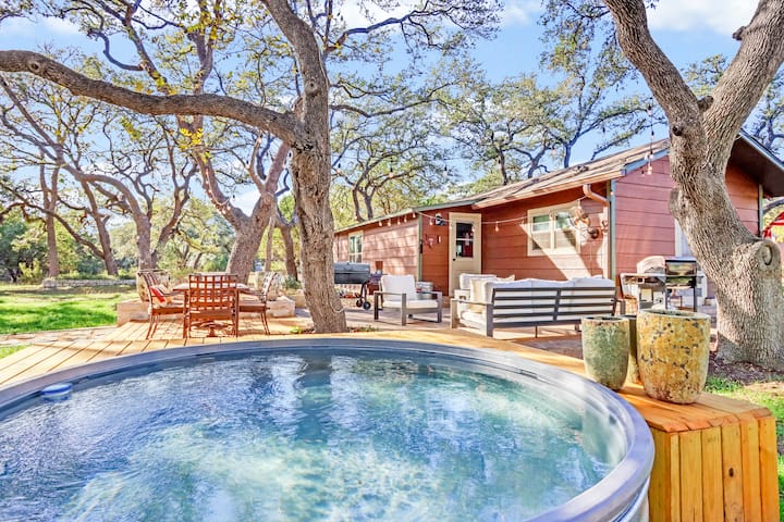 Lawlis Lodge I Families, Star Gazing - Wimberley, TX