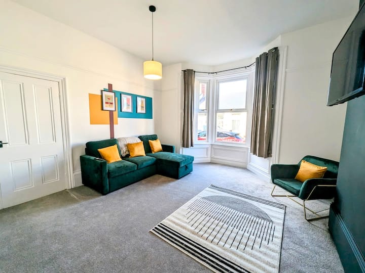 Charming 3-bedroom Home In Sunderland - Sunderland