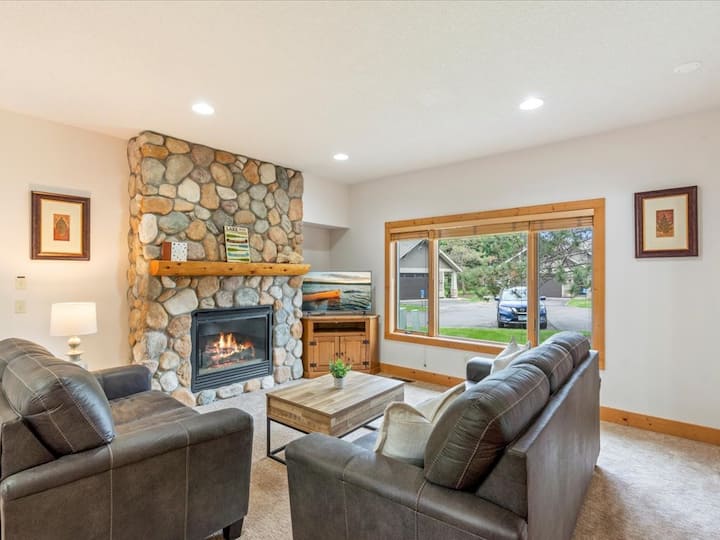 New! Interlachen Townhome Steps From Gull Lake - Nisswa, MN