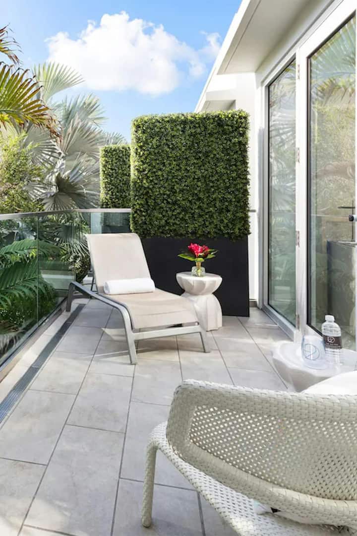 Adult-only King-suite Escape With Balcony Views - Key West, FL