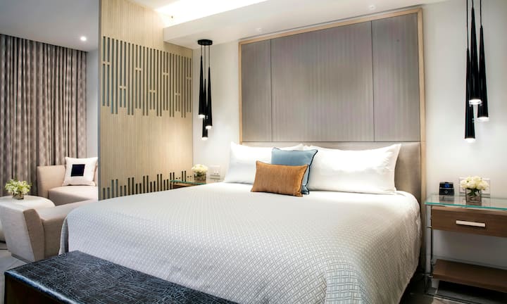 Adult-only King-suite Escape With Balcony Views - Key West, FL