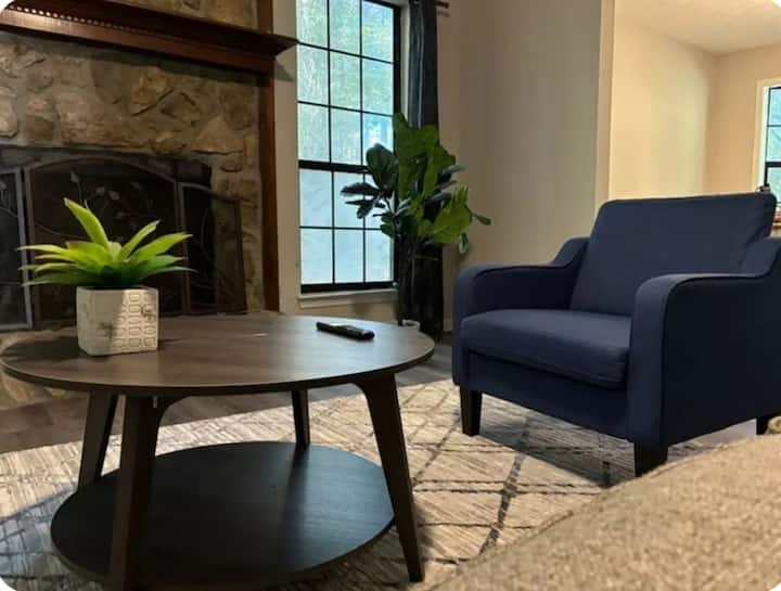 Senoia: Cozy Home Away From Home-pet Friendly - Peachtree City, GA