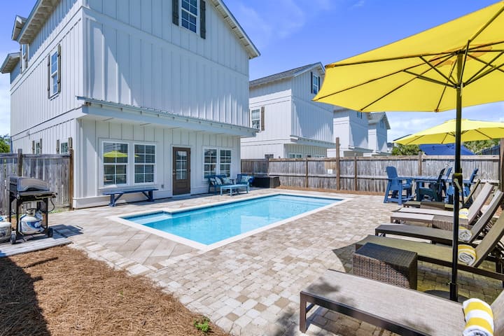 Seabbatical: Golfcart, 2 Min To Beach, Heated Pool - Destin, FL