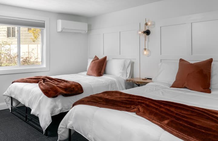 Lincoln Boutique Motel- Standard Queen #4 -Lower - Salamanca, NY