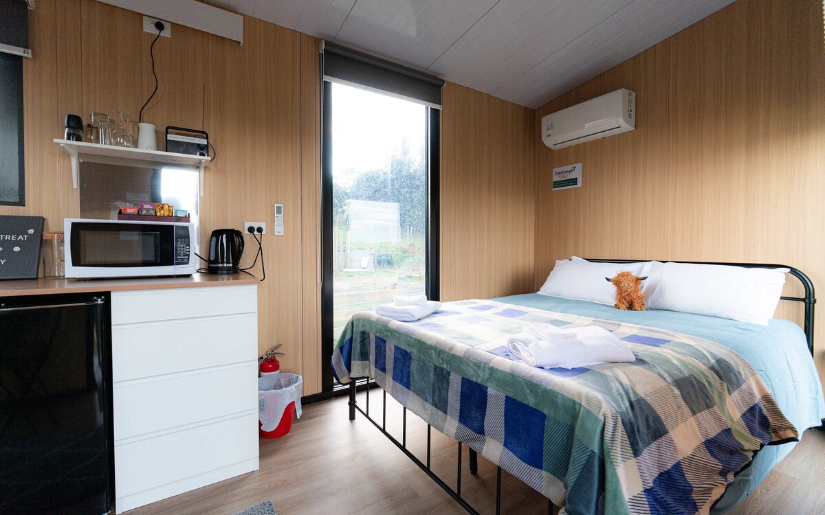 Bruce Farm Alpaca Cabin 1 by Tiny Away - Houses for Rent in Hillend ...