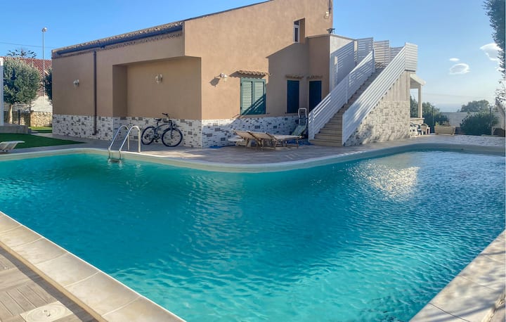 Cozy Home In Marina Di Ragusa With House Sea View - Marina di Ragusa