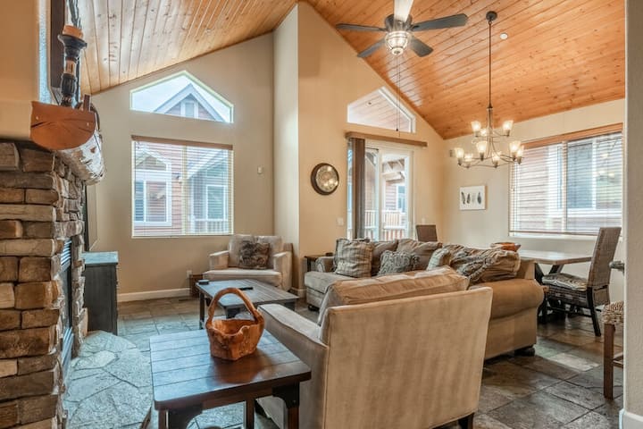 Mammoth Gateway Village #3 - Private Hot Tub - Mammoth Mountain, CA