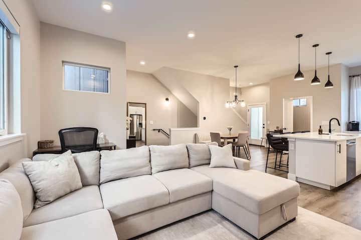 Luxe Rooftop Escape | Firepit | City & Mtn Views - Denver