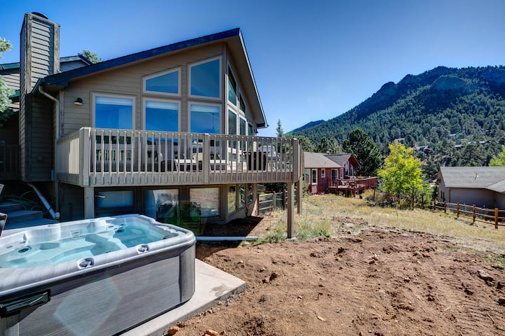 Baldpate Home - Premier Mountain Views & Hot Tub! - Estes Park, CO