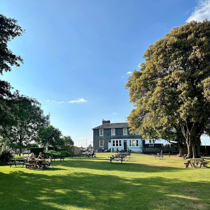 5 Bed Guesthouse Above Pub (Private) - Exeter