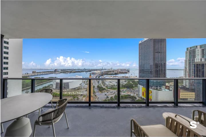 Luxury Downtown 2-bd Condo - Miami, FL