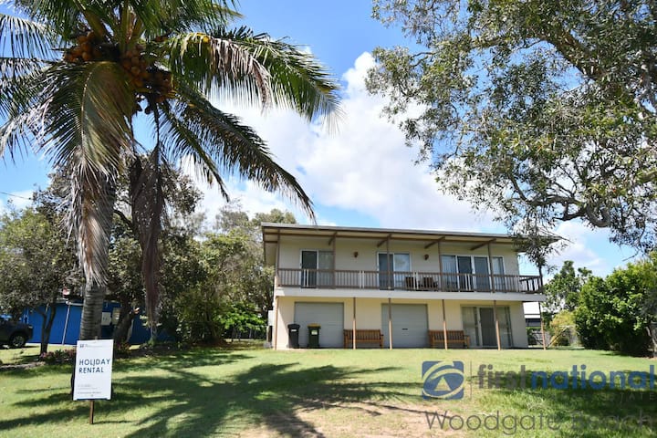 Retro Retreat One Street From The Esplanade - Woodgate