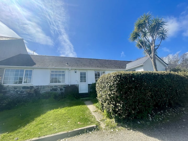 Byre Cottage - Trenance Farm Cottages - Poldhu Cove