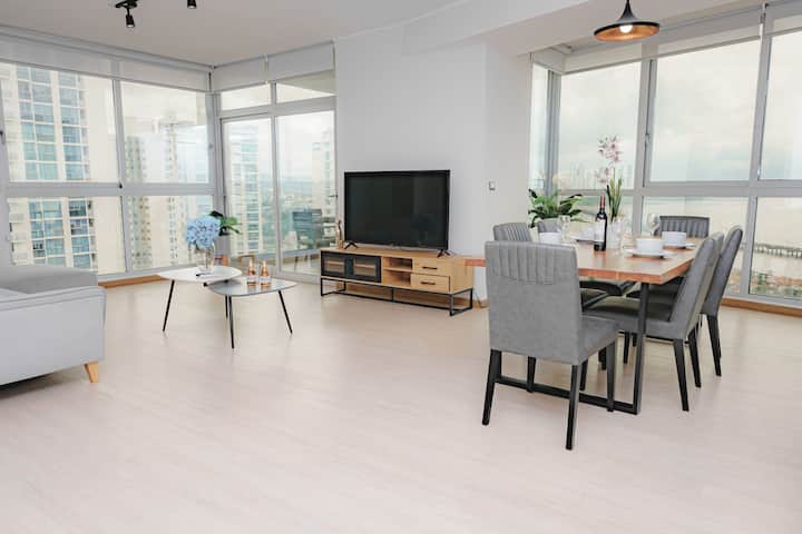 Luxury 2br Oceanview, Parking & Balcony - Panama City